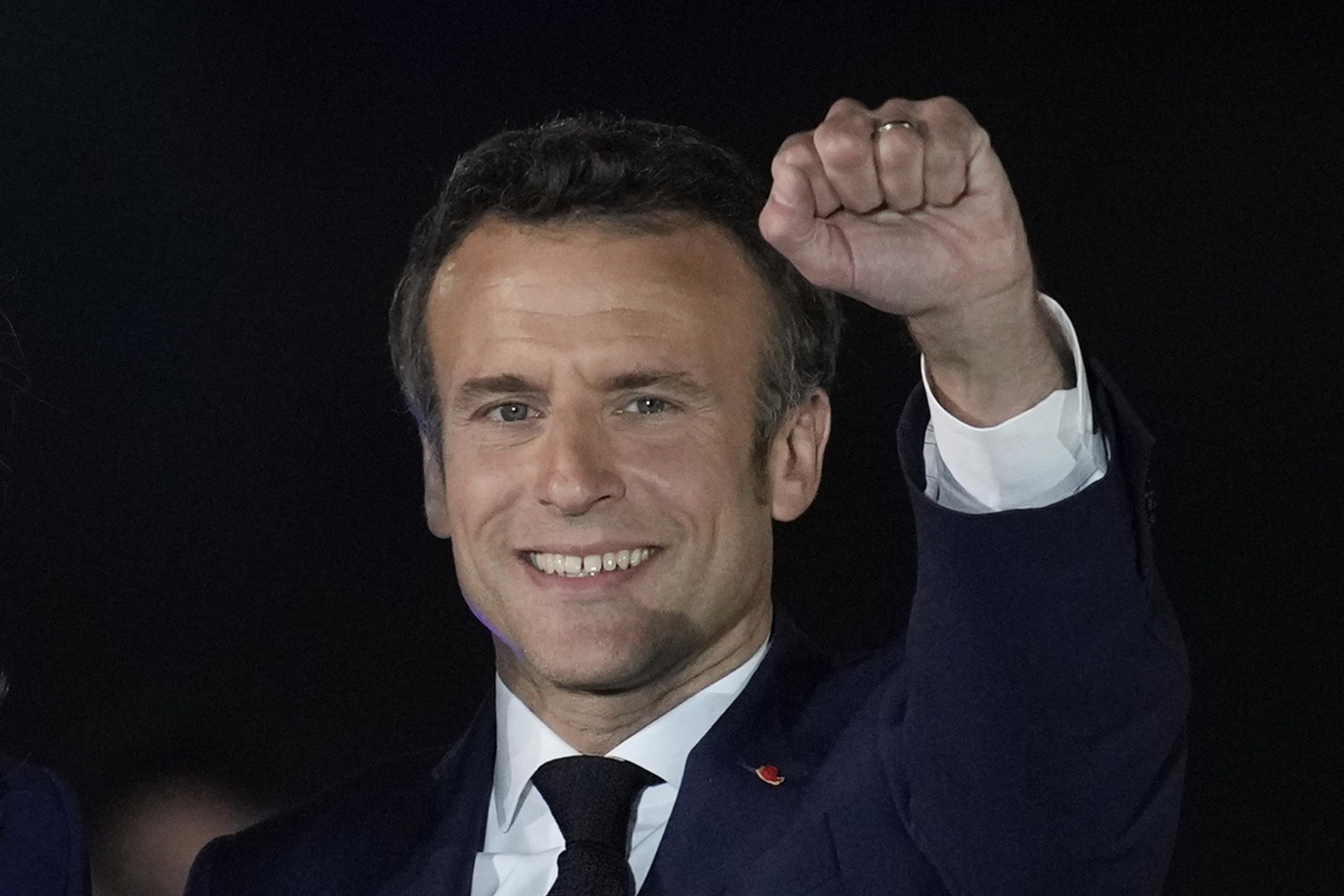 Macron resiste y se compromete a dar una respuesta a la «rabia» en ...